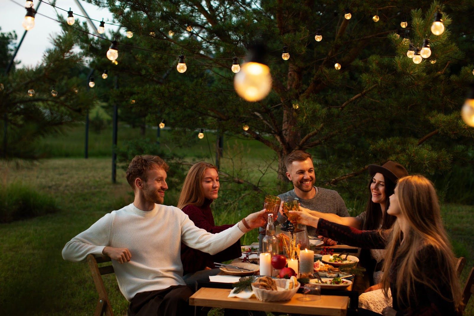 How to Host a Perfect Outdoor Thanksgiving Dinner | DK Hardware